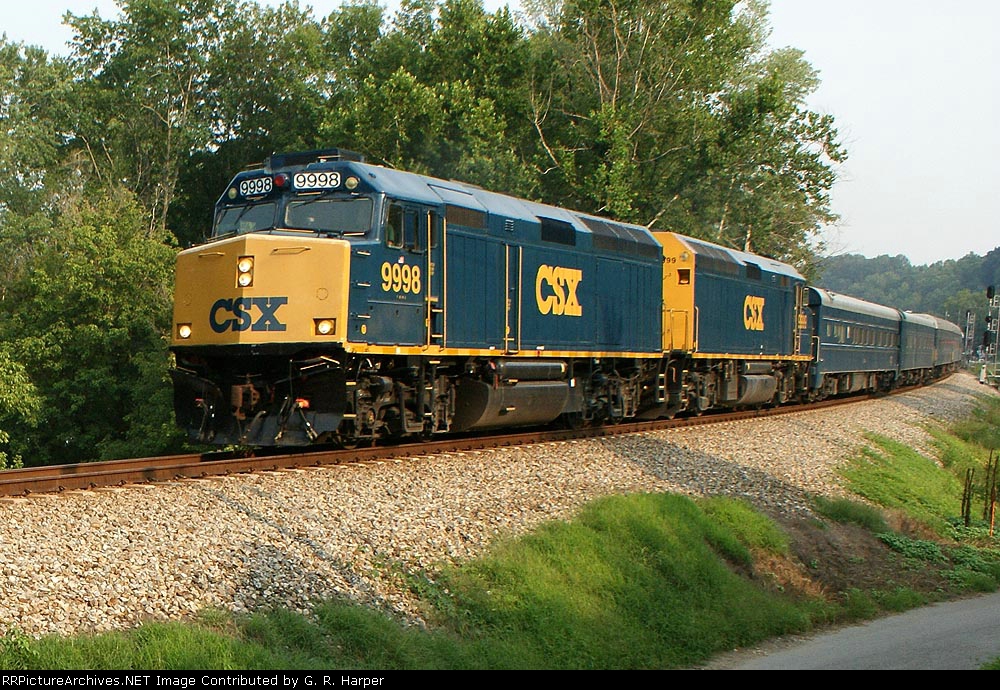 350 - CSXT 9998 and CSXT 9999 on the P91910 westbound at the west end of Reusens